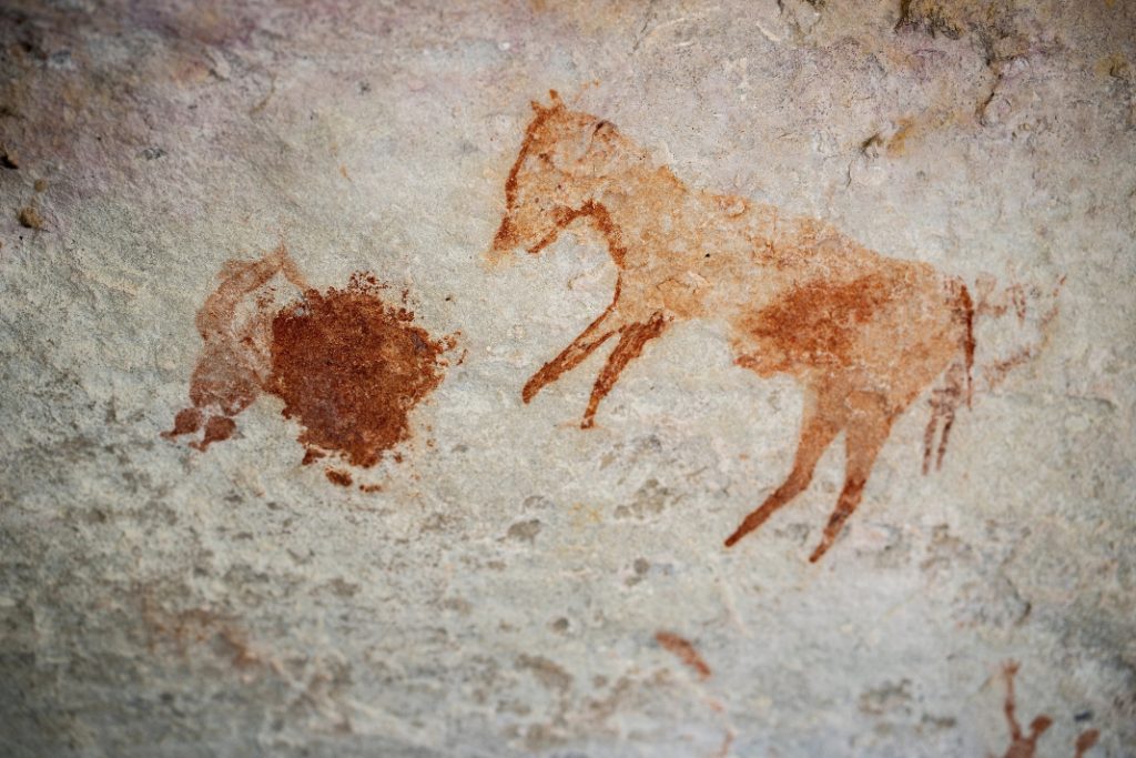 Descifran un sistema de protoescritura de 20,000 años contenido en ...