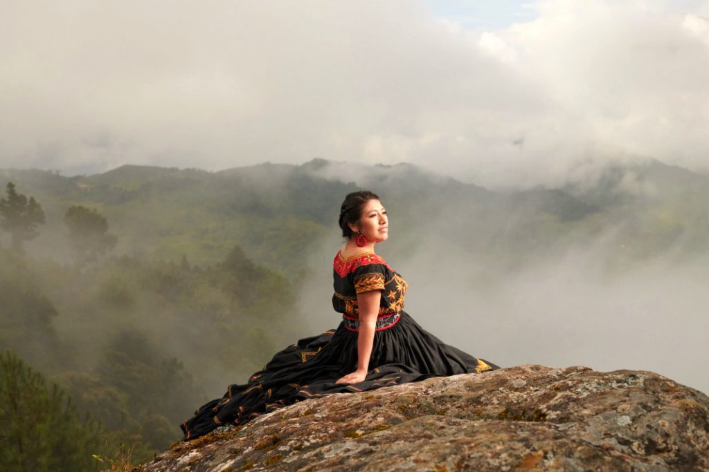 La soprano María Reyna llega al Centro Nacional de las Artes con su ...