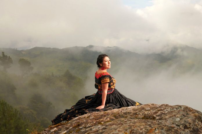 La soprano María Reyna llega al Centro Nacional de las Artes con su ...